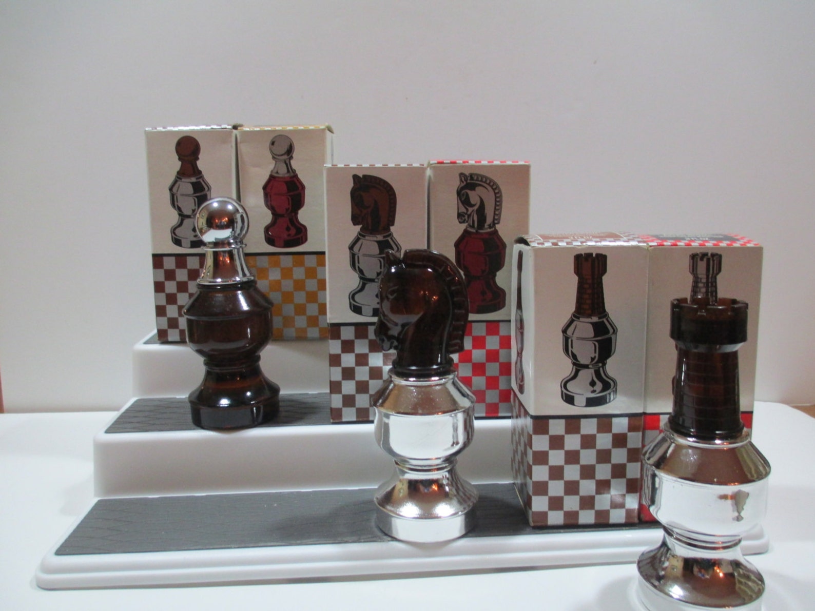 AVON CHESS PIECES Vintage, Avon Chess Set (12), Avon Chess Aftershave ...