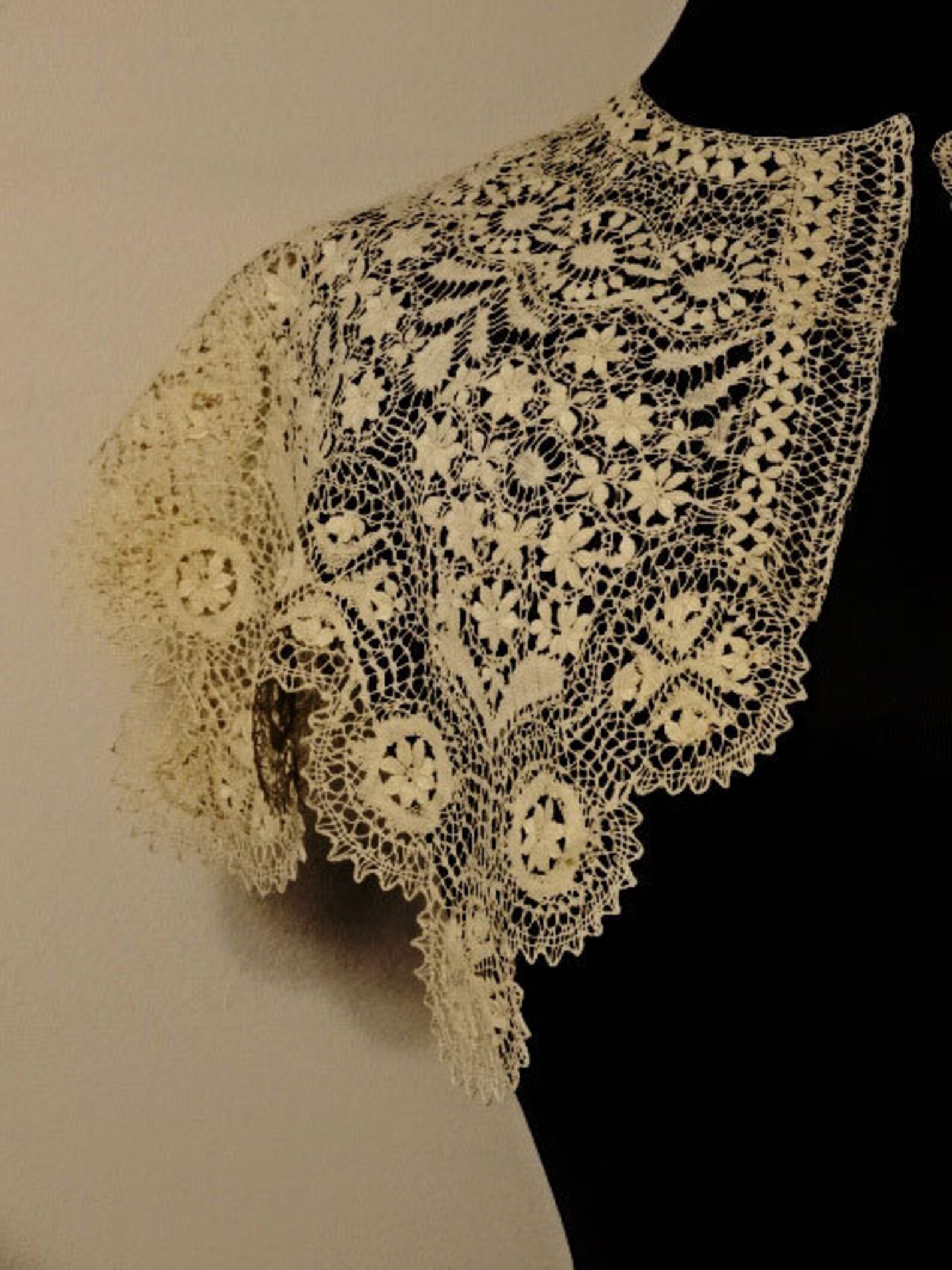 A Rare and Exquisitely Fine Antique Linen Maltese Lace Collar or ...