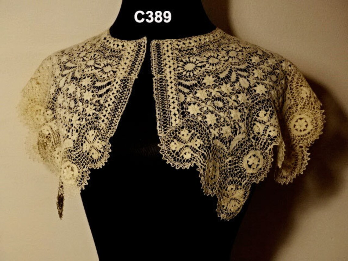 A Rare and Exquisitely Fine Antique Linen Maltese Lace Collar or ...