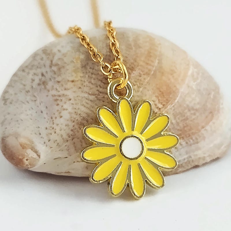 Daisy Necklace - Etsy