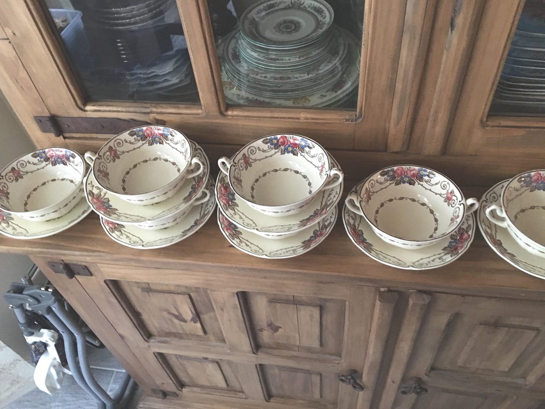 1930s Wedgwood Consall Pattern Handled Soup Bowls With Underplates (7 ...