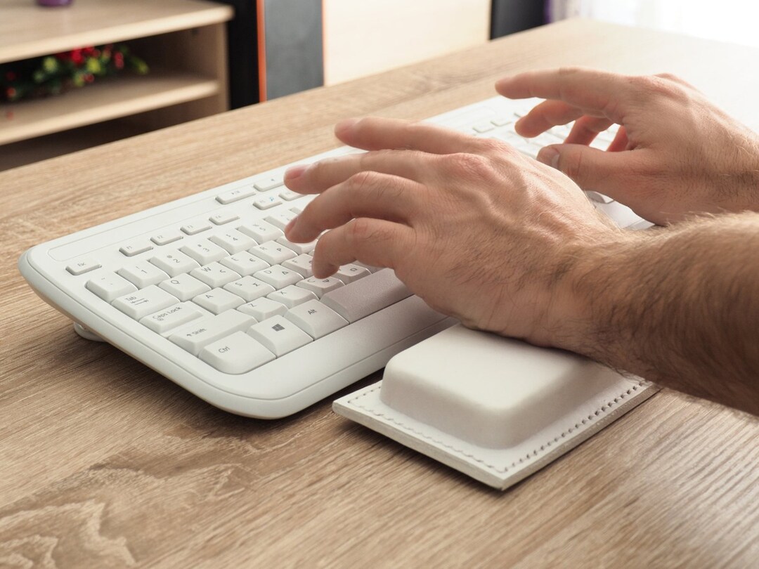 White Leather Keyboard Wrist Rest, Ergonomic Wrist Support, Corporate ...
