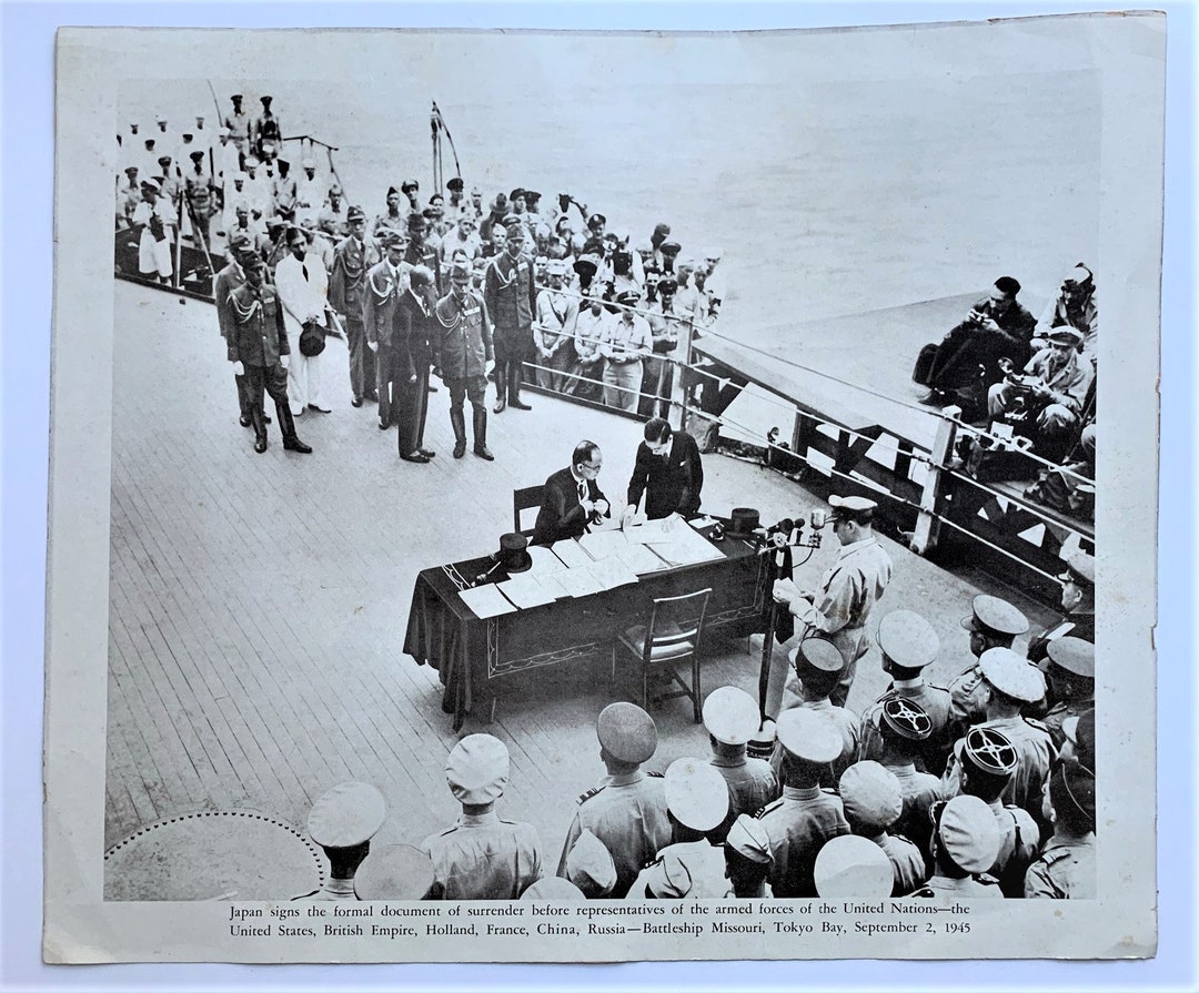 Print Japan Signs Surrender Aboard Battleship Missouri 1945 Tokyo Bay ...
