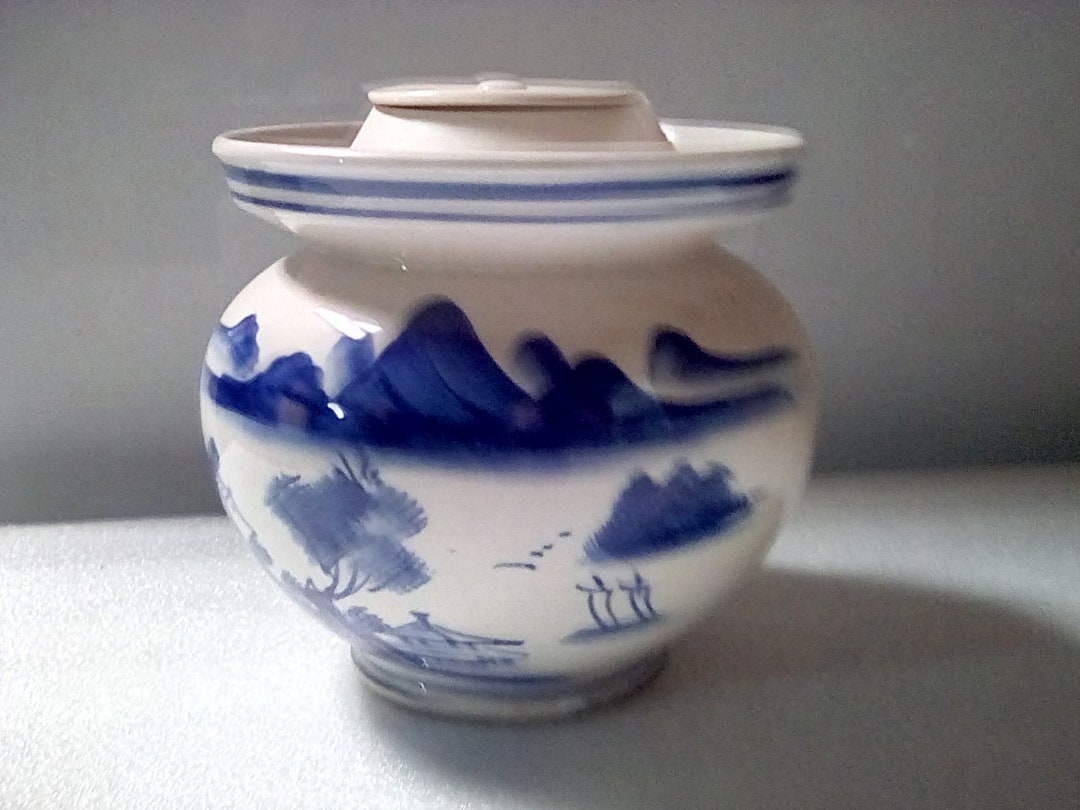 Chinese Porcelain Spittoon Oriental Blue & White Vintage - Etsy