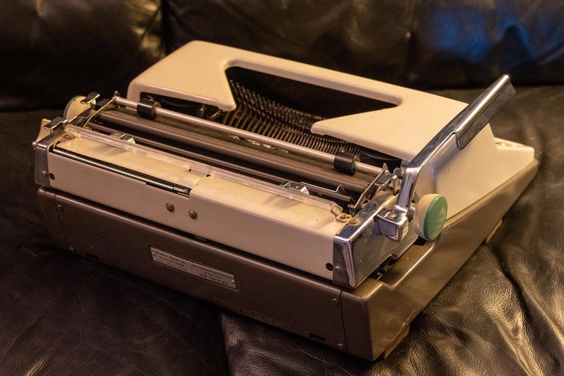 Vintage Olympia SM7 Deluxe Typewriter W/ Cursive Font/typeface - Etsy