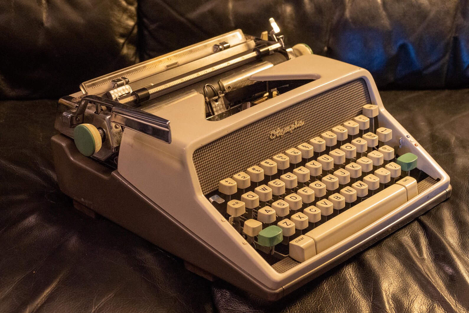 Vintage Olympia SM7 Deluxe Typewriter W/ Cursive Font/typeface - Etsy