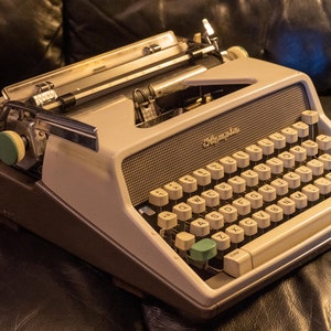 Vintage Olympia SM7 Deluxe Typewriter W/ Cursive Font/typeface - Etsy