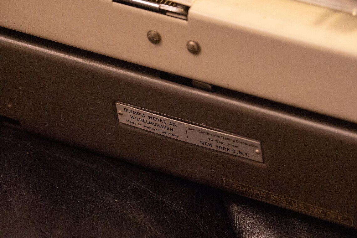 Vintage Olympia SM7 Deluxe Typewriter W/ Cursive Font/typeface - Etsy