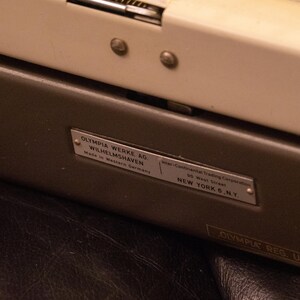 Vintage Olympia SM7 Deluxe Typewriter W/ Cursive Font/typeface - Etsy