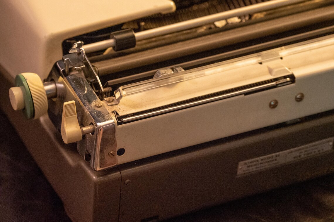 Vintage Olympia SM7 Deluxe Typewriter W/ Cursive Font/typeface - Etsy