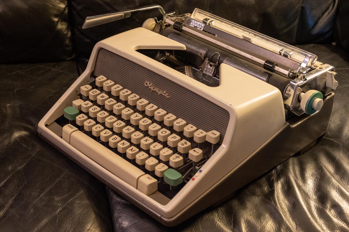 Vintage Olympia SM7 Deluxe Typewriter W/ Cursive Font/typeface - Etsy