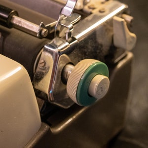 Vintage Olympia SM7 Deluxe Typewriter W/ Cursive Font/typeface - Etsy