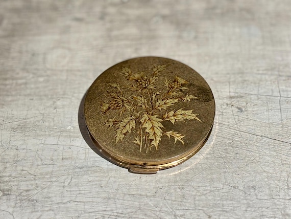 Vintage Brass Stratton Compact with Gold Thistle Desi… - Gem