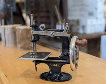 1972 Singer Model 242 Sewing Machine Complete With Original User Guide ...