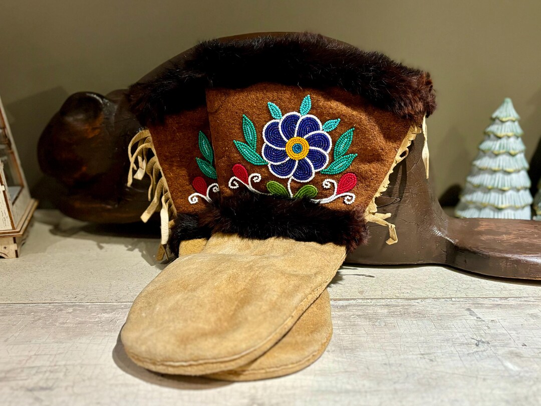 Vintage Authentic Beaded Indigenous Made Moose Hide Gauntlet Mitts With ...