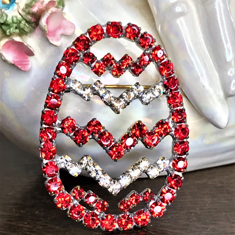 Easter Egg Brooch - Etsy