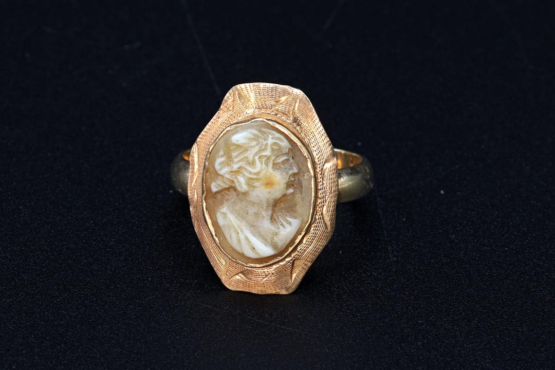 Antique 1880s Grant Tour Ring With Carved Shell Cameo and A 10 Karats ...