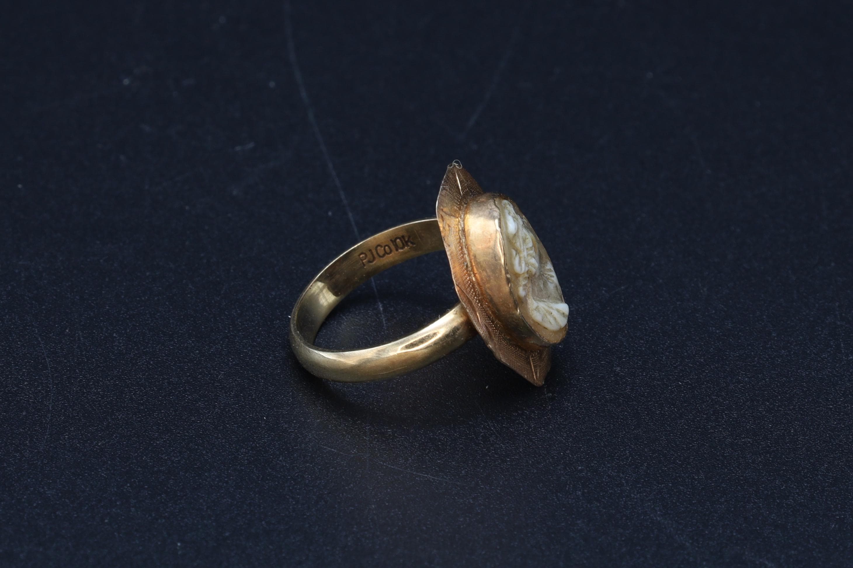 Antique 1880s Grant Tour Ring With Carved Shell Cameo and A 10 Karats ...