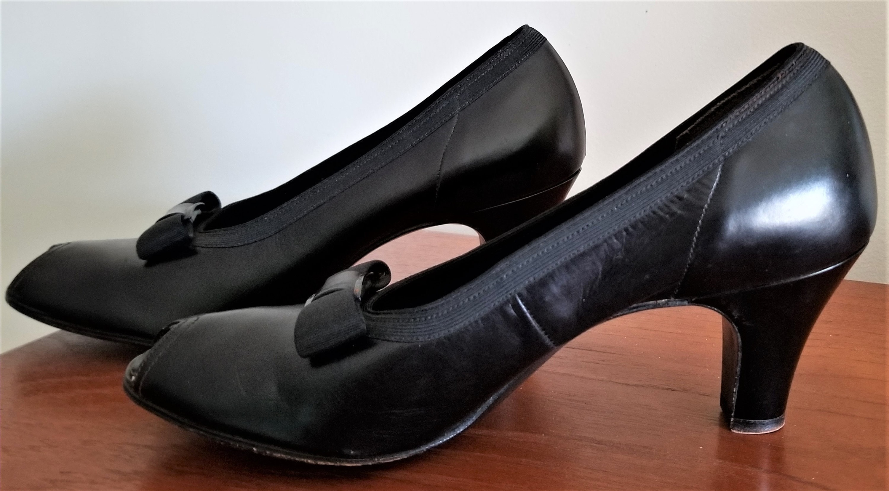 Vintage 1940s Shoes/early 1950s Peep Toe/pumps /black Leather Shoes ...