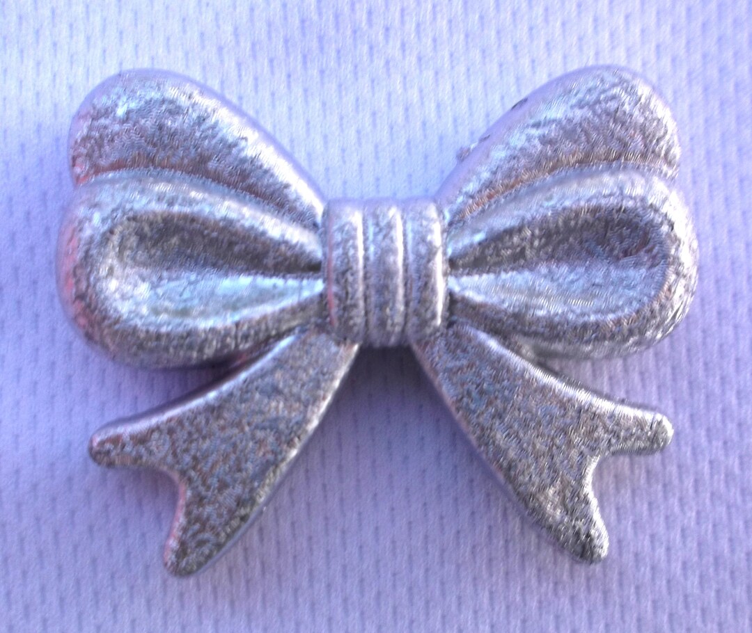 One Bead Textured Silver Bow Bead, Silver Bow Bead, Resin Bead, Plastic ...