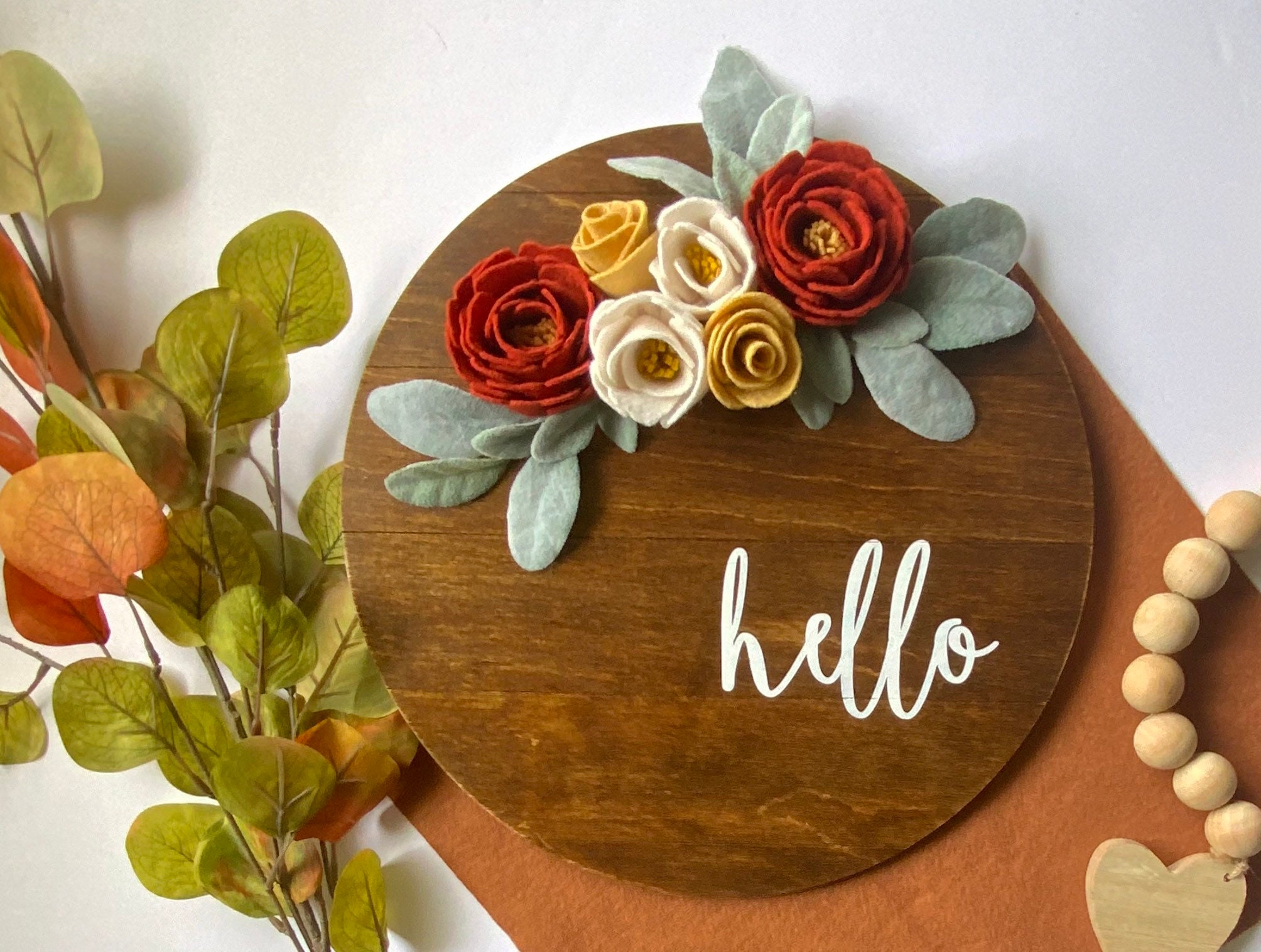 Round hello wood signhandmade wool felt flowerswall | Etsy
