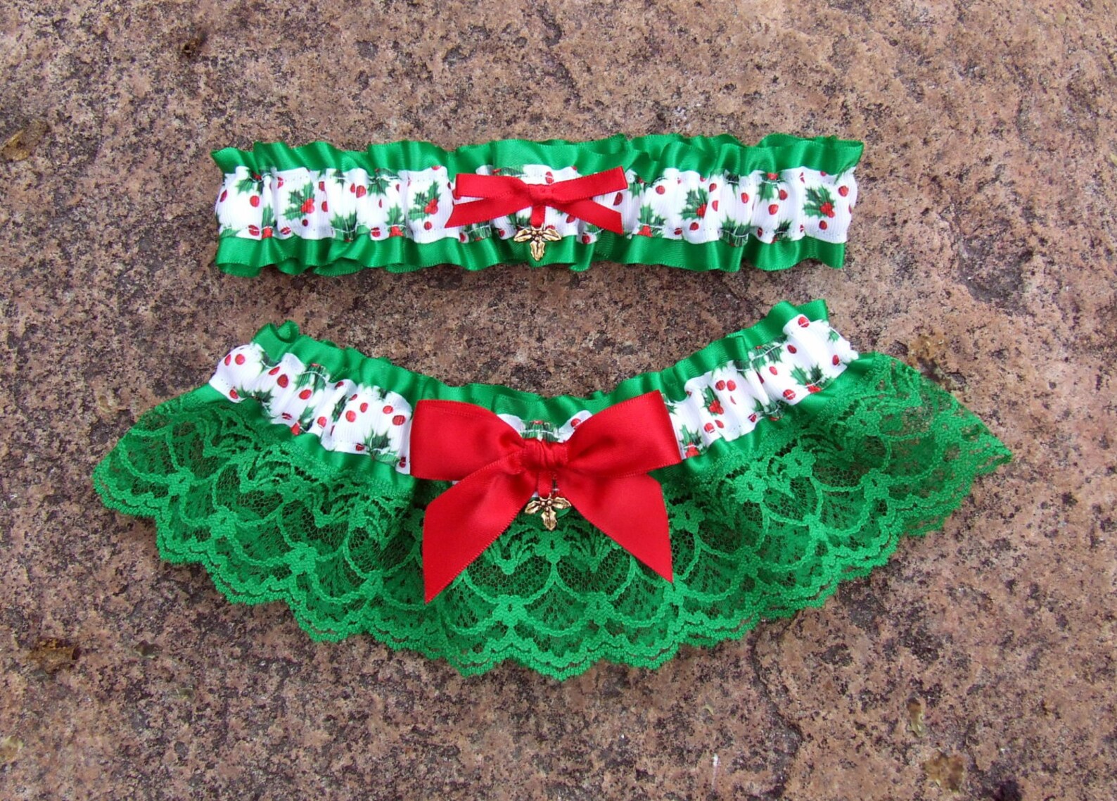 Holly and Ivy Wedding Garter Set: Custom Charms, Holiday Bridal Shower ...