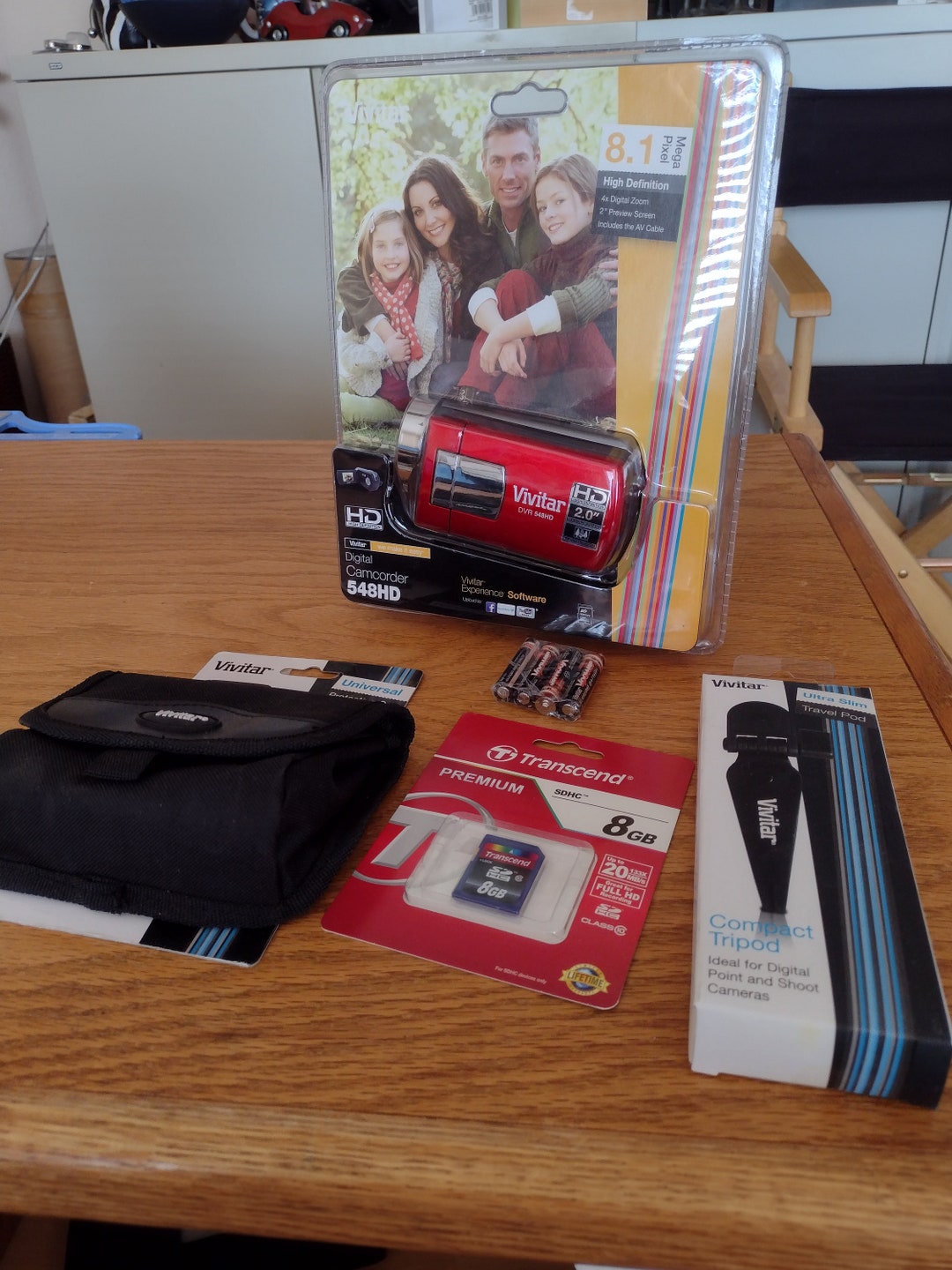 Vivitar DVR 548HD Camcorder 4X Digital Zoom With 8GB Flash Card, Case ...