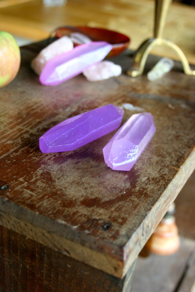 Medium GLOWING Soul Gem - Etsy