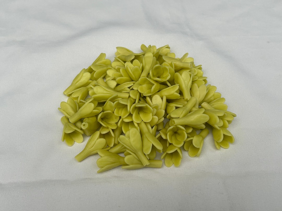 100 PCS Green Clay Flower for Jewelry Making, Lei, DIY Craft Supplies ...