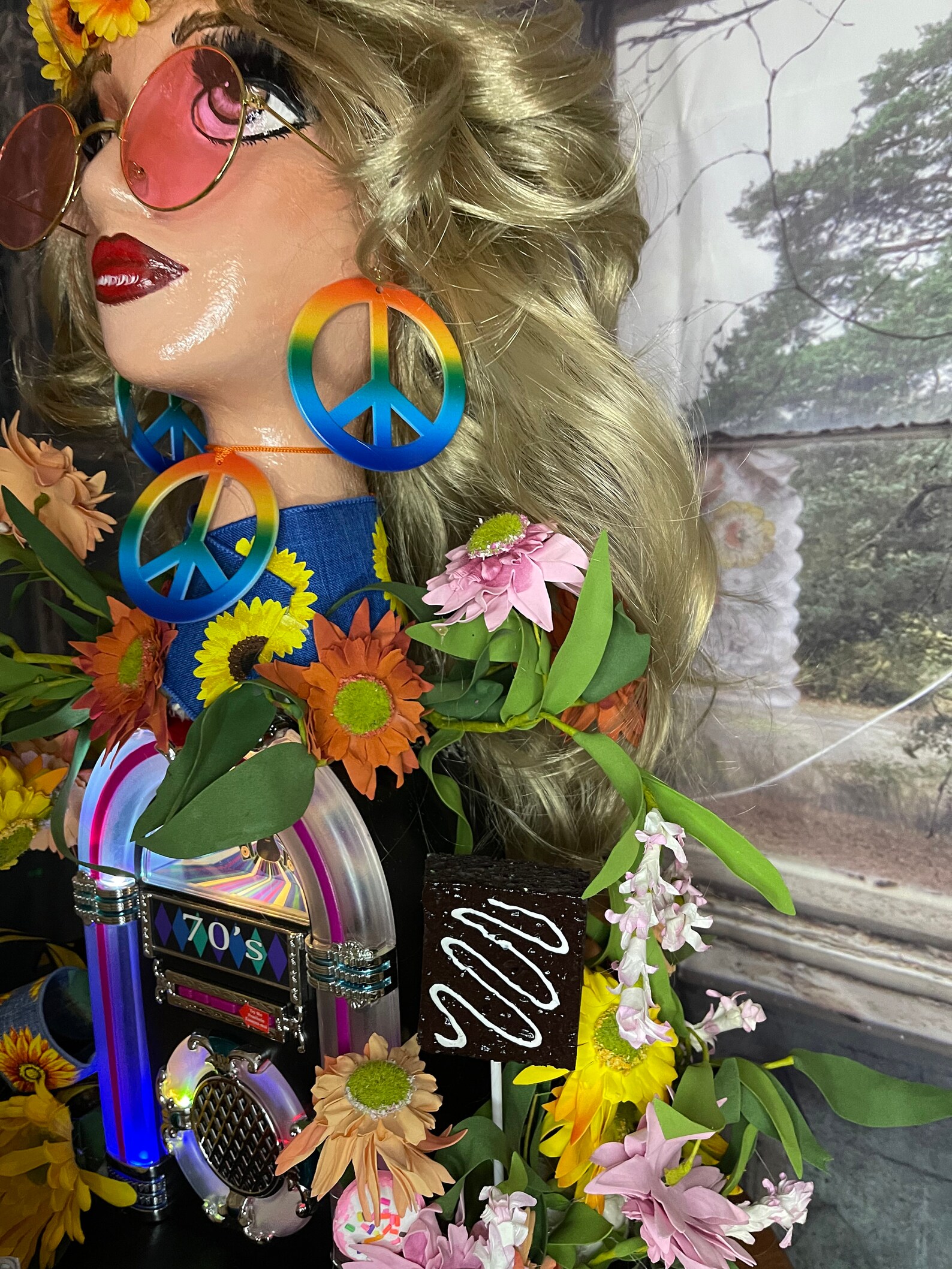 Hand Painted Mannequin 70s Theme Jukebox Centerpiece Flower - Etsy