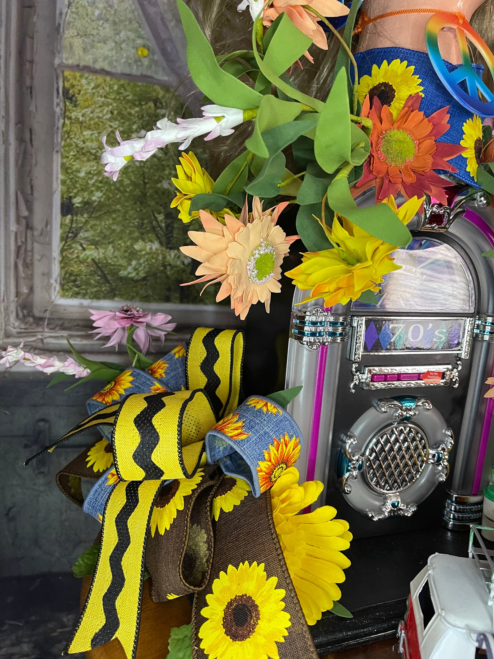 Hand Painted Mannequin 70s Theme Jukebox Centerpiece Flower - Etsy