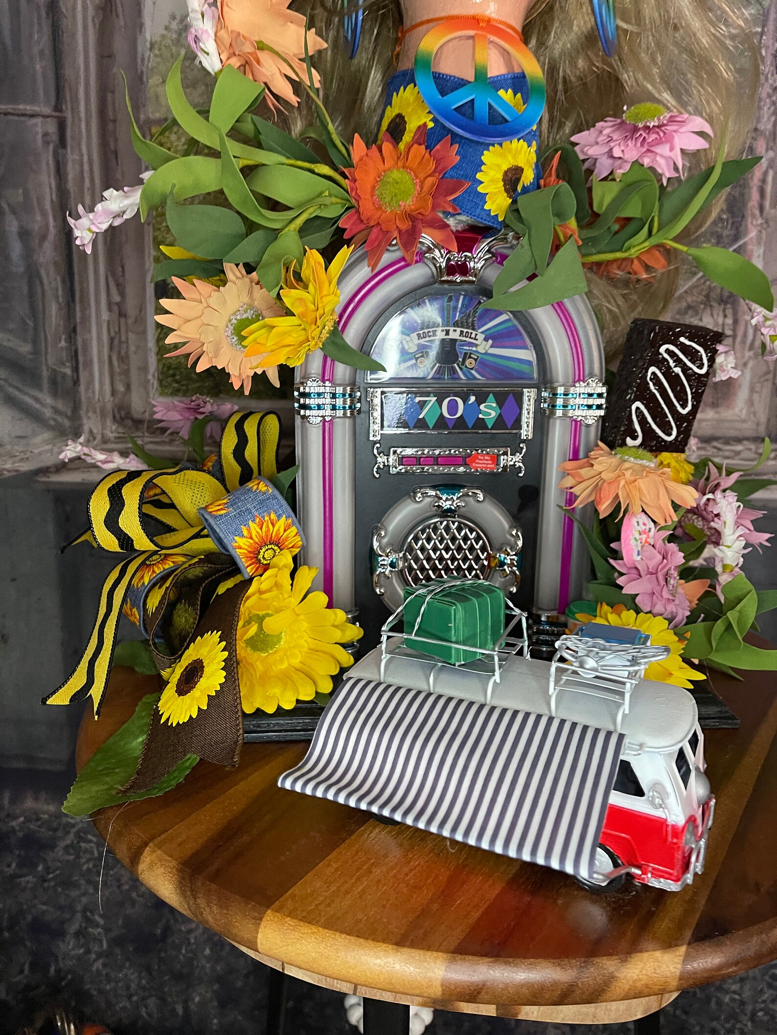 Hand Painted Mannequin 70s Theme Jukebox Centerpiece Flower - Etsy