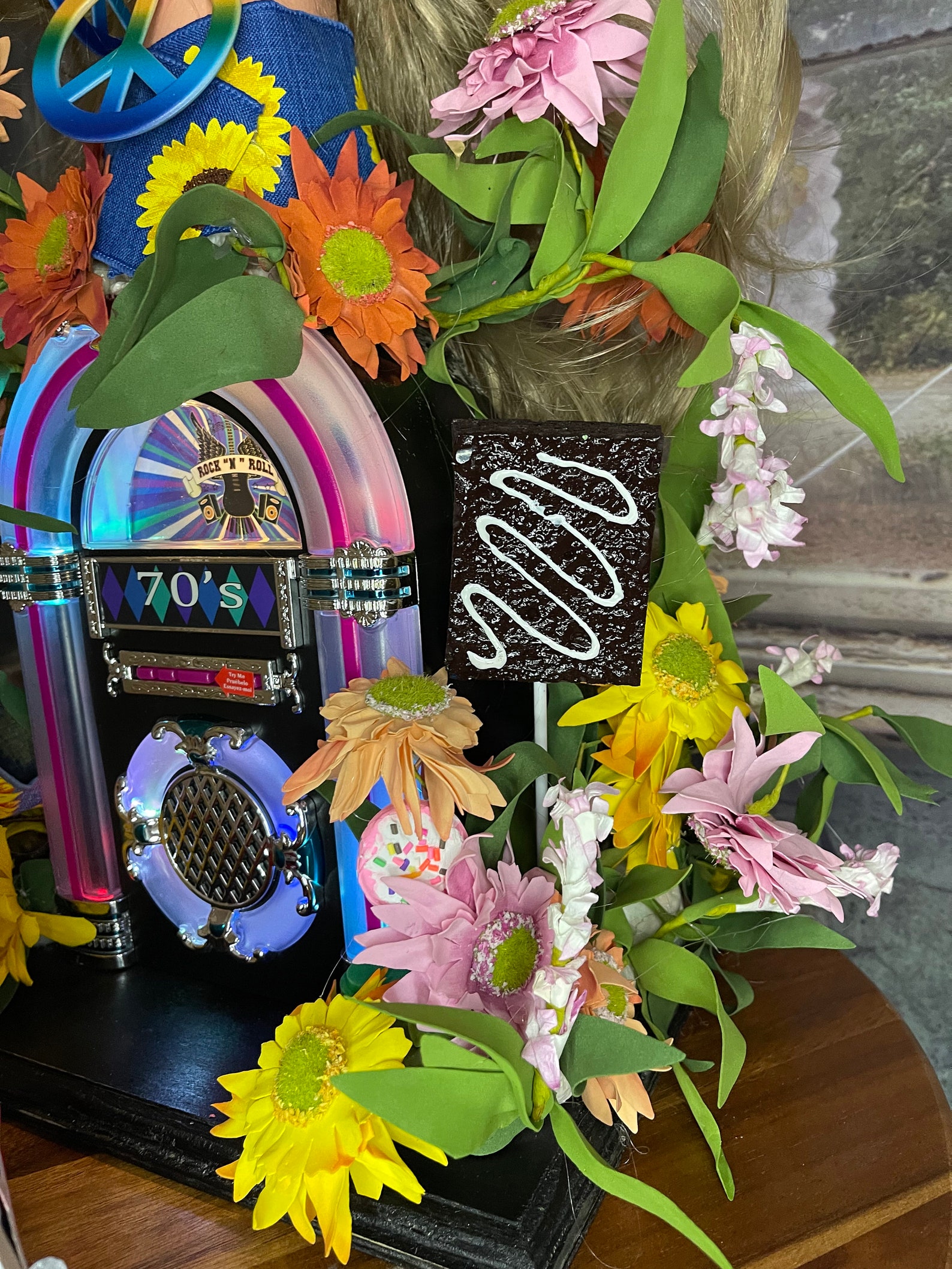 Hand Painted Mannequin 70s Theme Jukebox Centerpiece Flower - Etsy