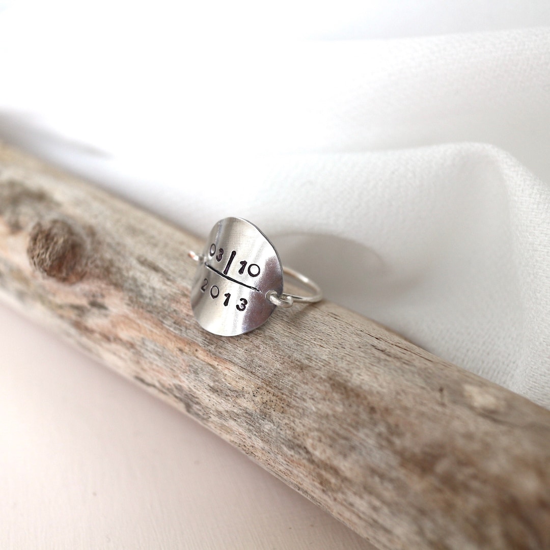 Personalized Date Disc Ring - Etsy