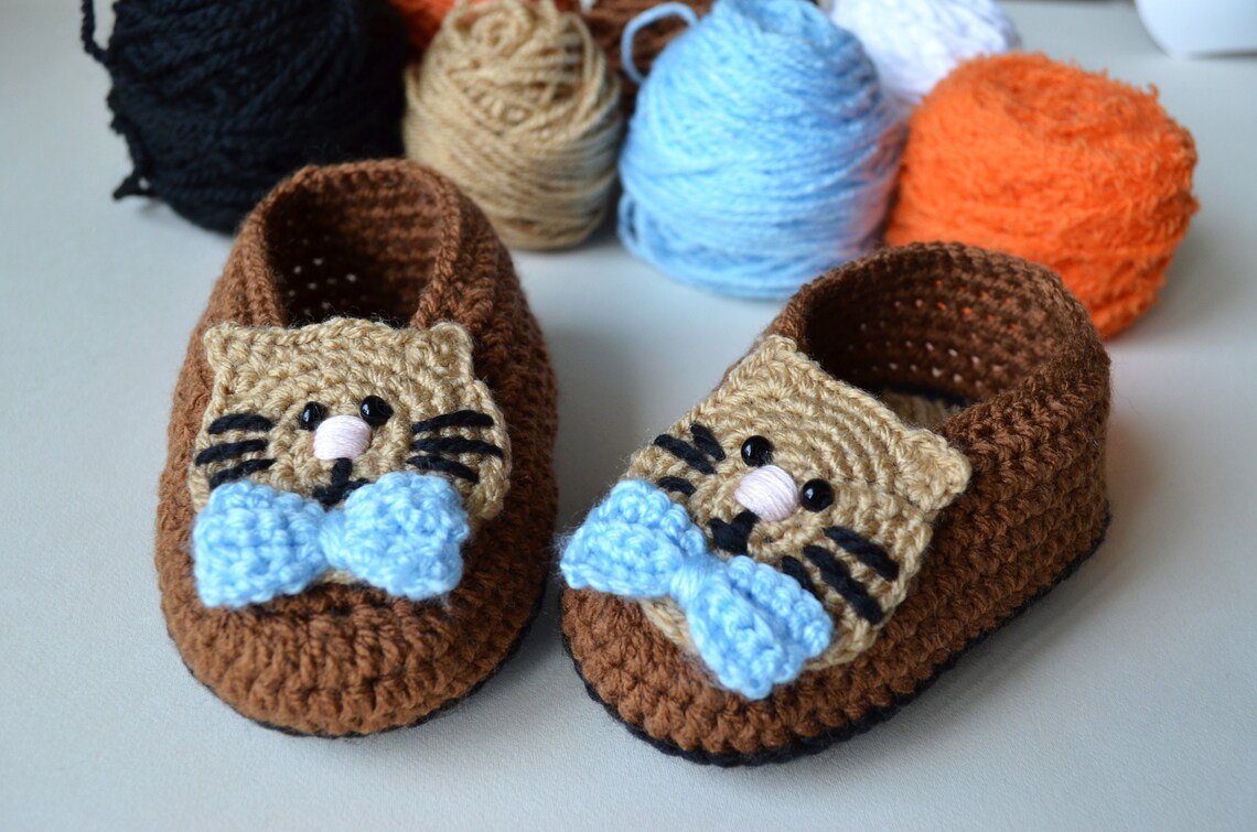 Crochet Baby Boots Pattern Crocheted Shoes With Cats Step by Step ...