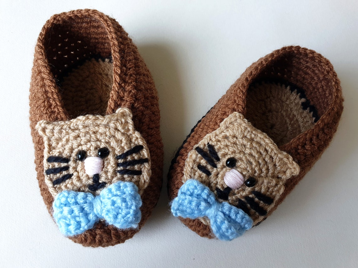 Crochet Baby Boots Pattern Crocheted Shoes With Cats Step by Step ...