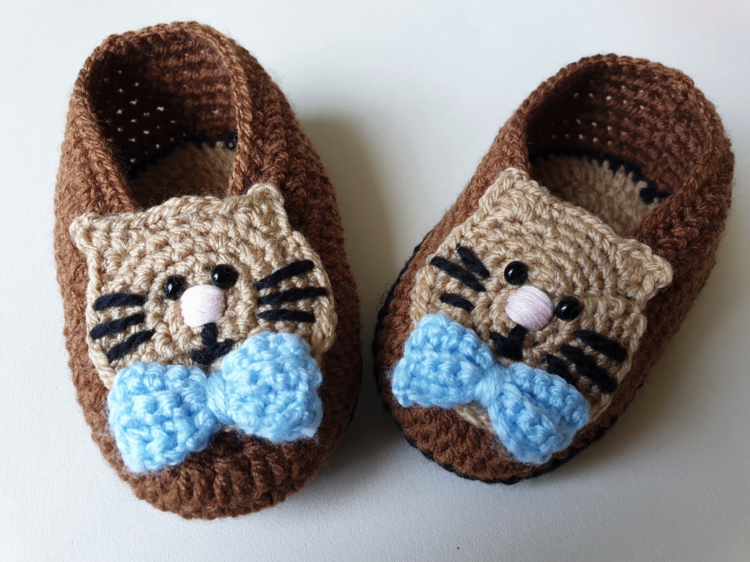 Crochet Baby Boots Pattern Crocheted Shoes With Cats Step by Step ...