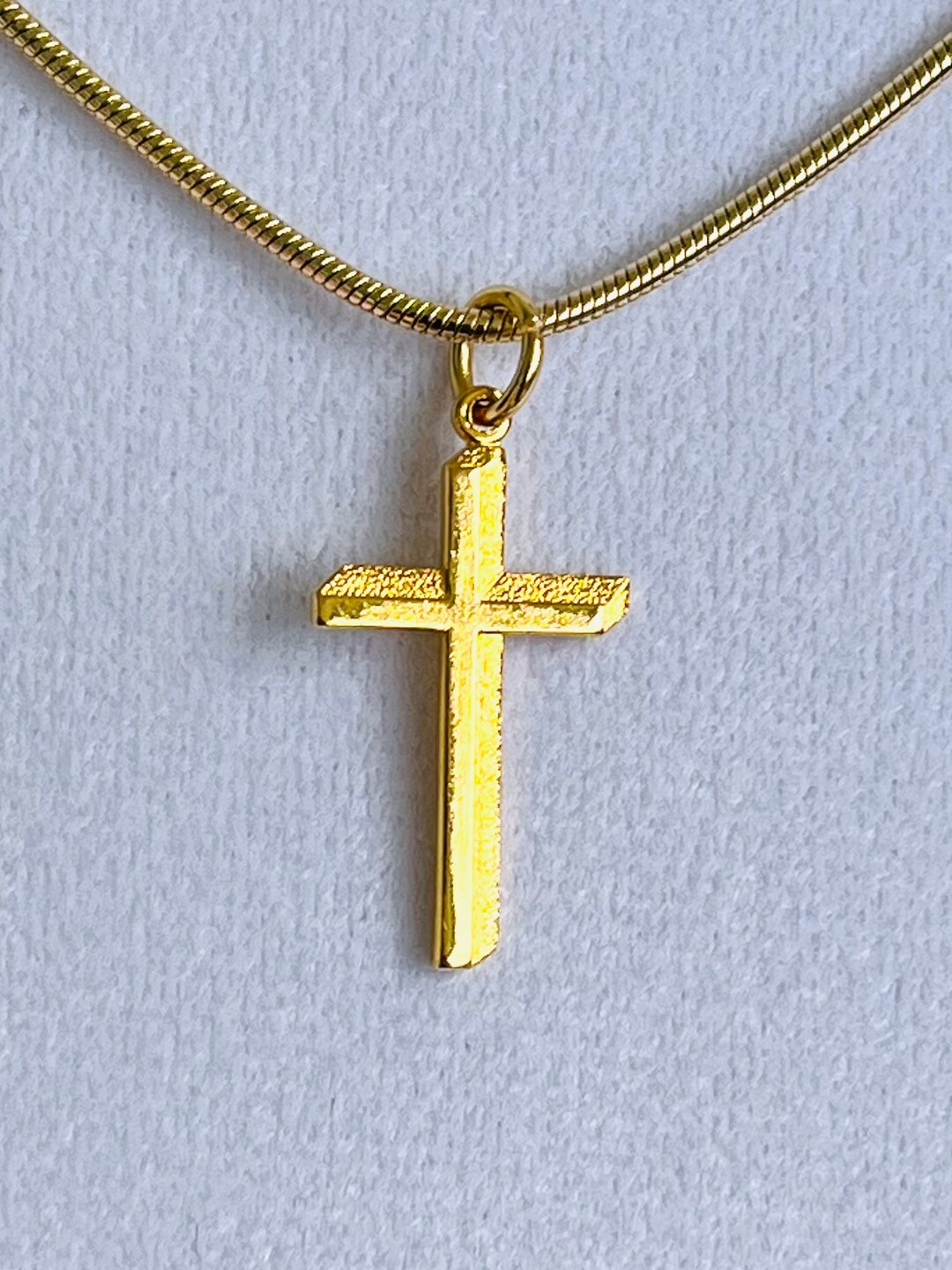 Cruz de oro vintage, cruz única bañada en oro de una pulgada de largo ...