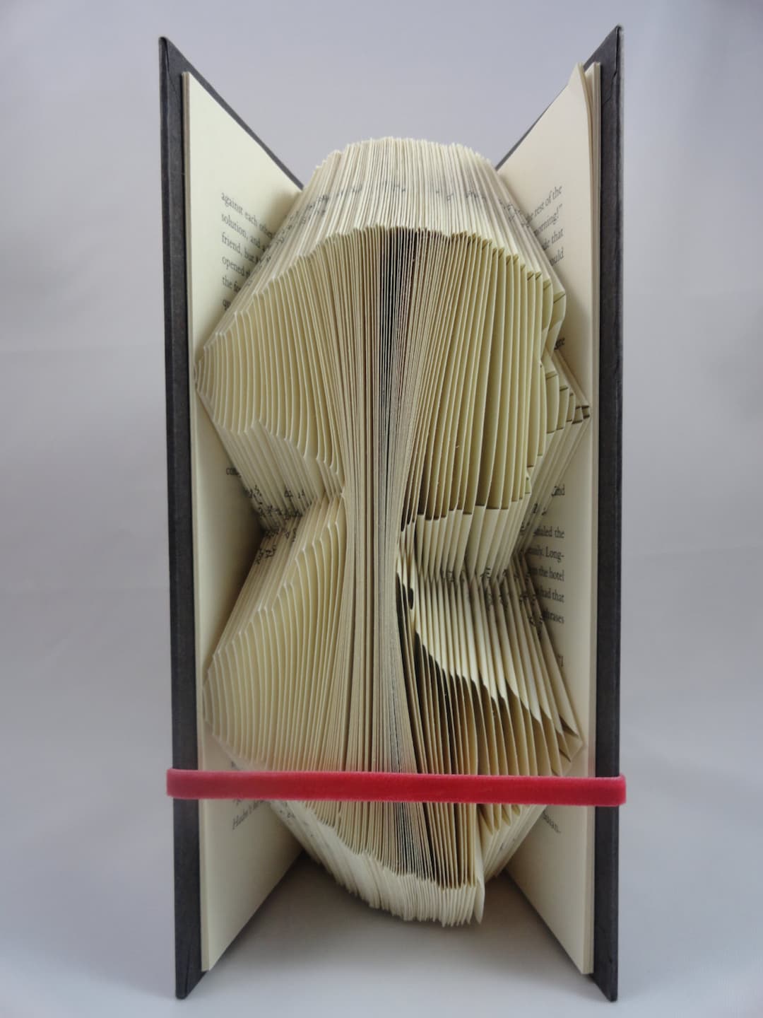 Modèle de pliage de livre origami DIY-Femme victorienne (Austen & Bronte) 140 plis avec un motif ...