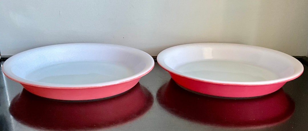 Set of 2 Vintage Pyrex Flamingo Pie Baking Pans 209 Free Shipping - Etsy