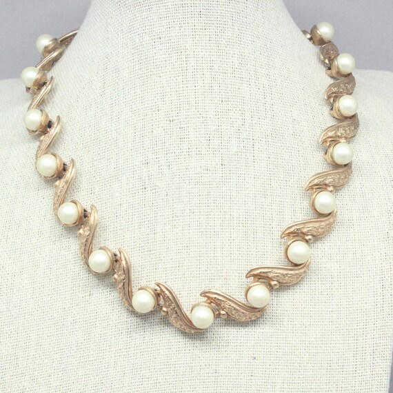 Vintage Karu Arke Beaten Texture Rosy Gold Tone Faux … - Gem