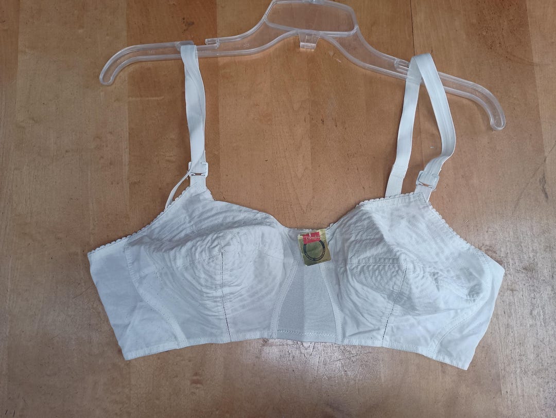 1950s White Circle Stitch Bra Formfit Romance NOS Size 38C Bullet Bra ...