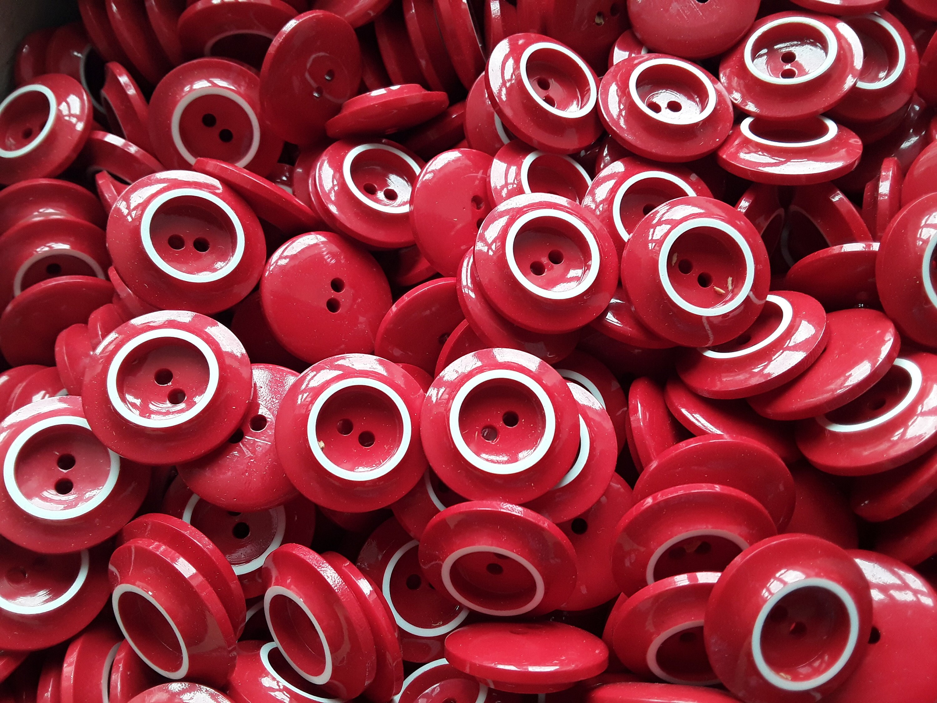 1 25mm RED & WHITE Buttons - Etsy UK