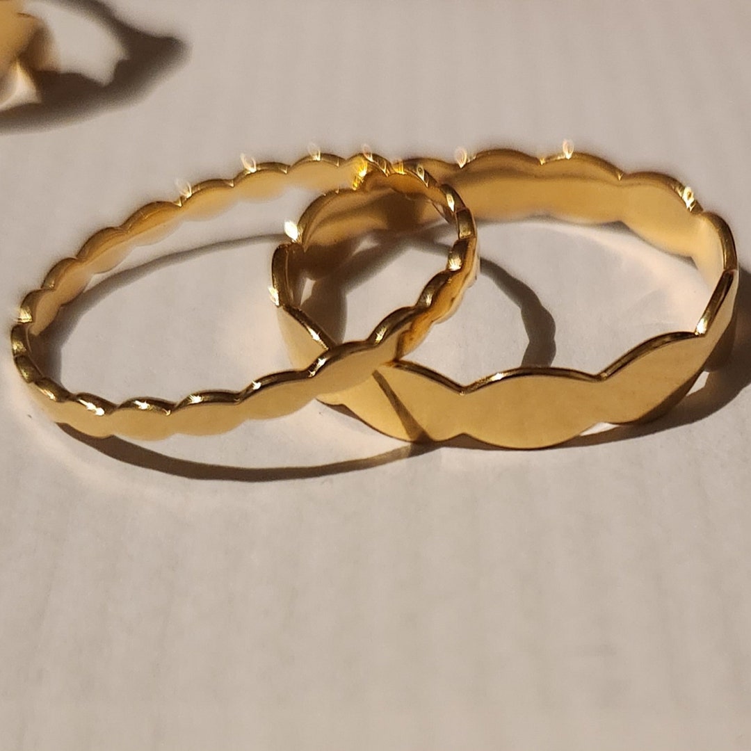 18k Gold Scalloped Edge Stacking Rings - Etsy