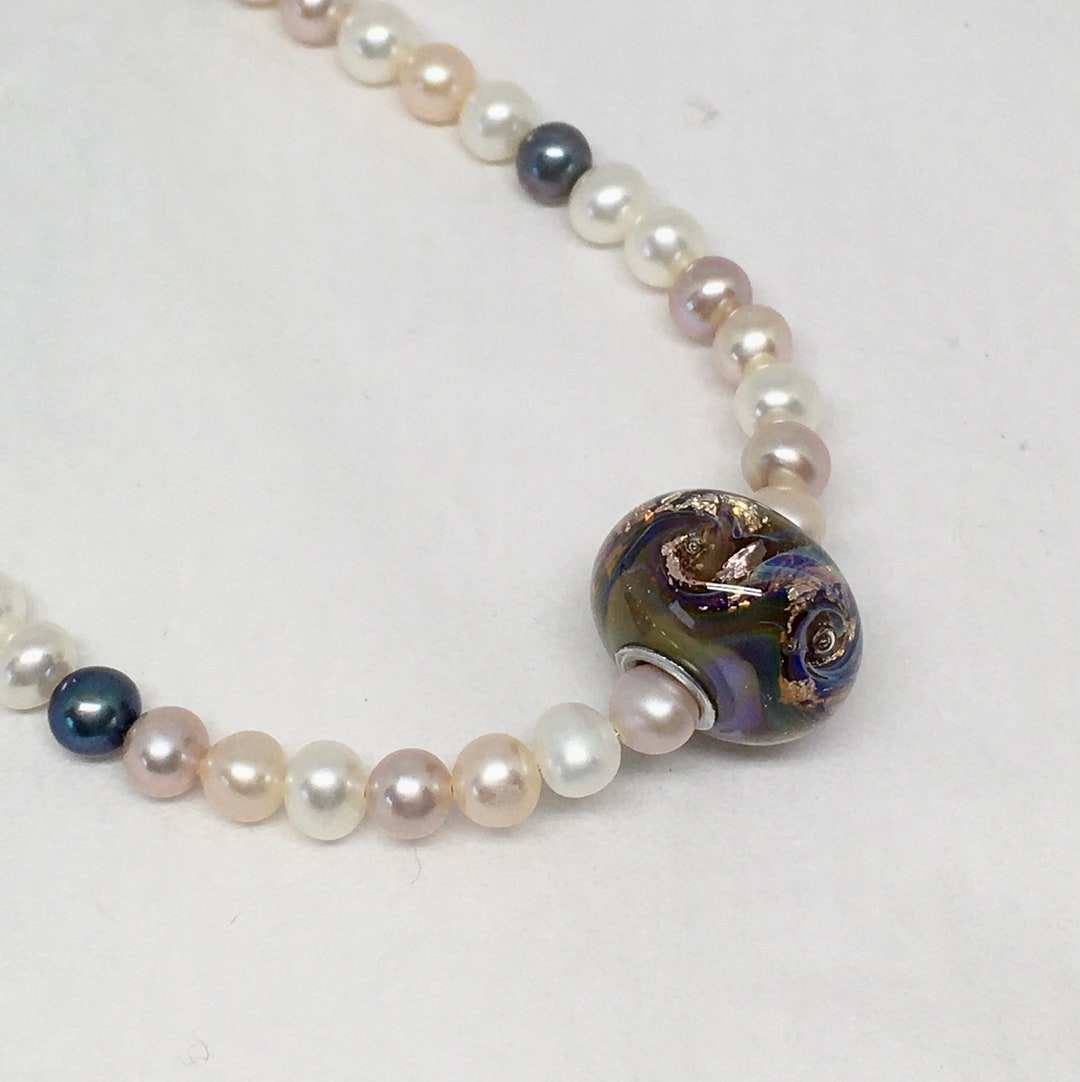 Artisan Lampwork Bead by Hillary Lawson of Soleil Beads Necklace of ...