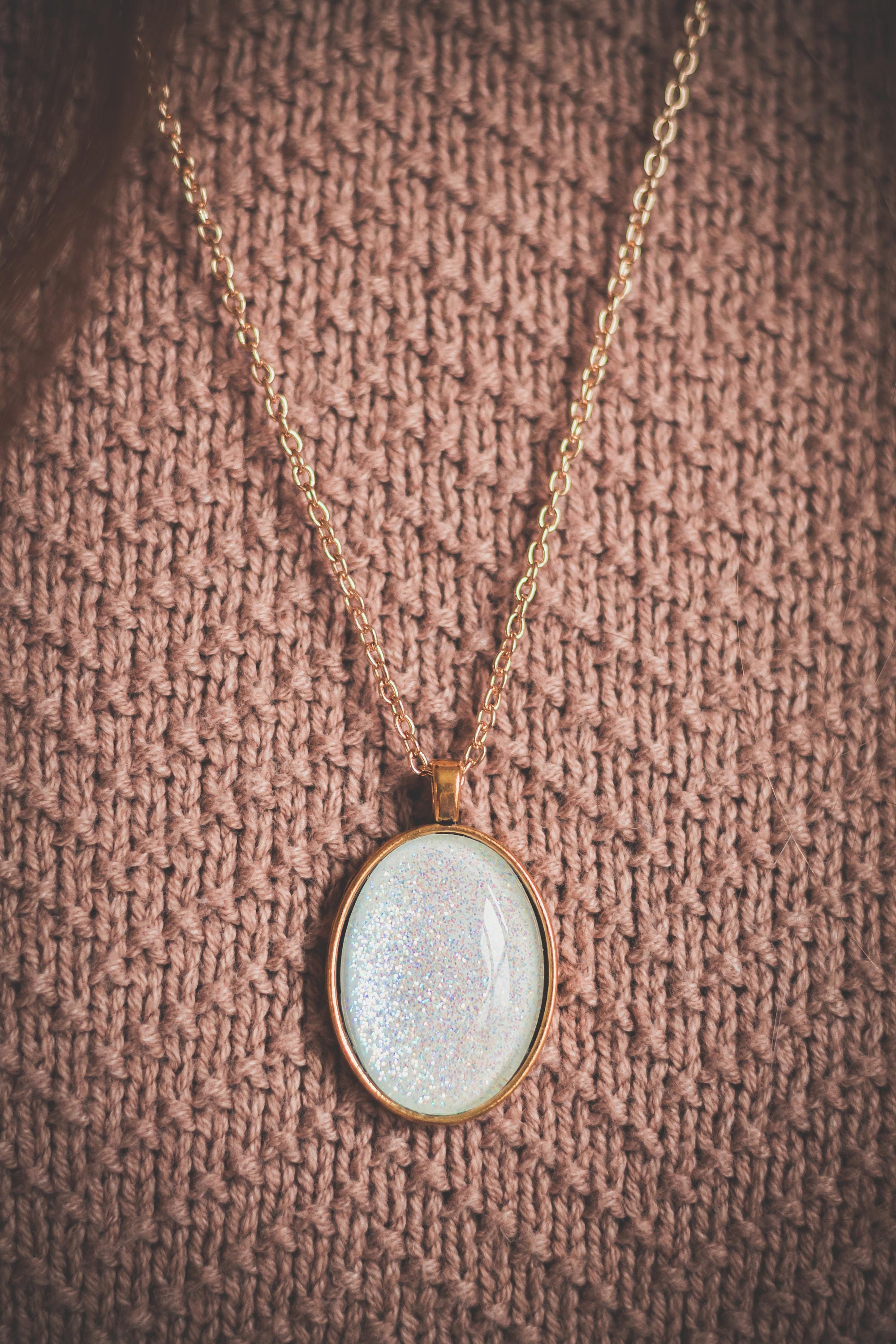 Holo Pendant: 22x30mm Oval Pearly White Iridescent Antique Gold Pendant ...