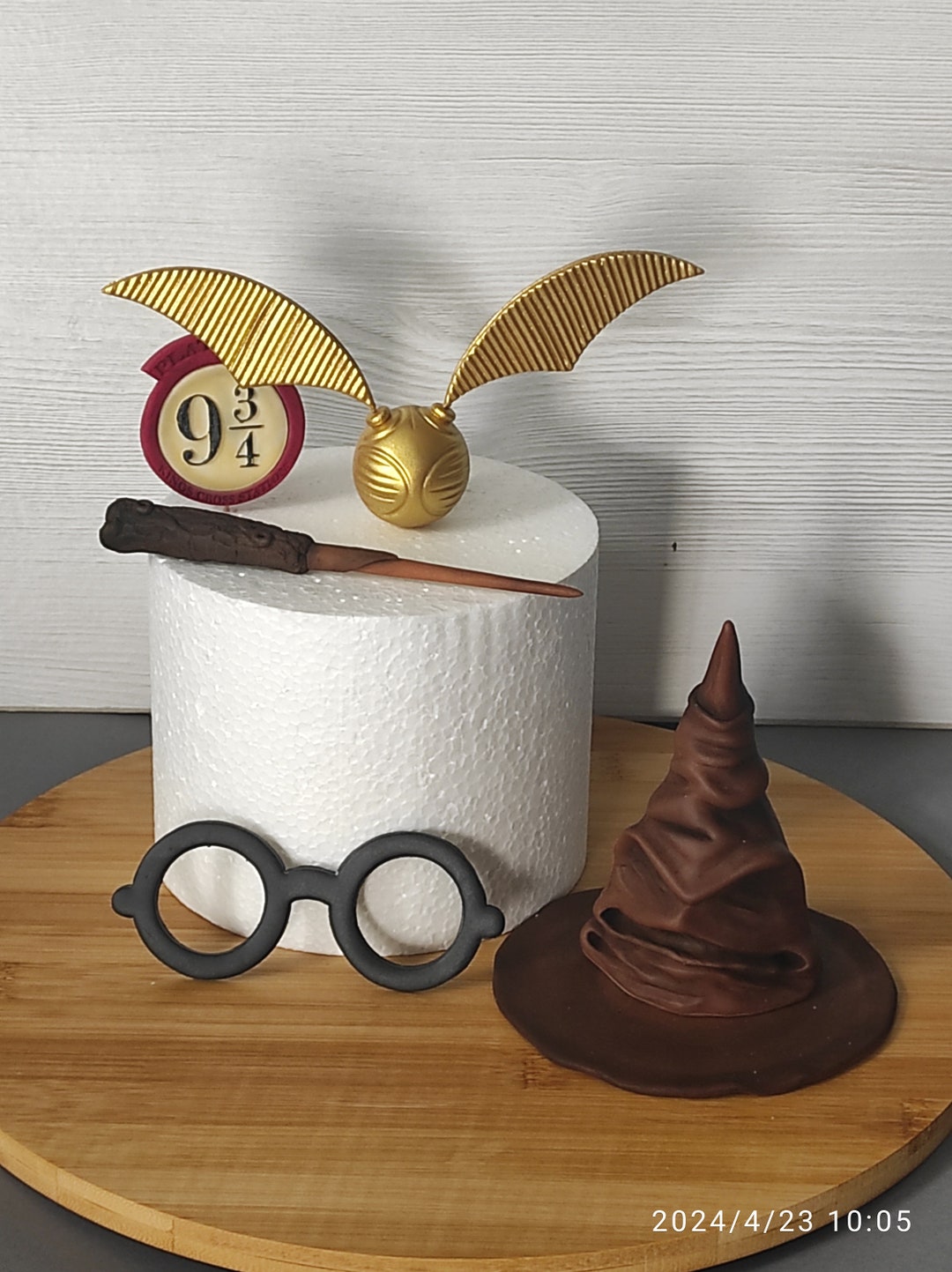 Fondant Wizard, Golden Snitch, Magical Hat, Magic Themed Gum Paste Cake ...