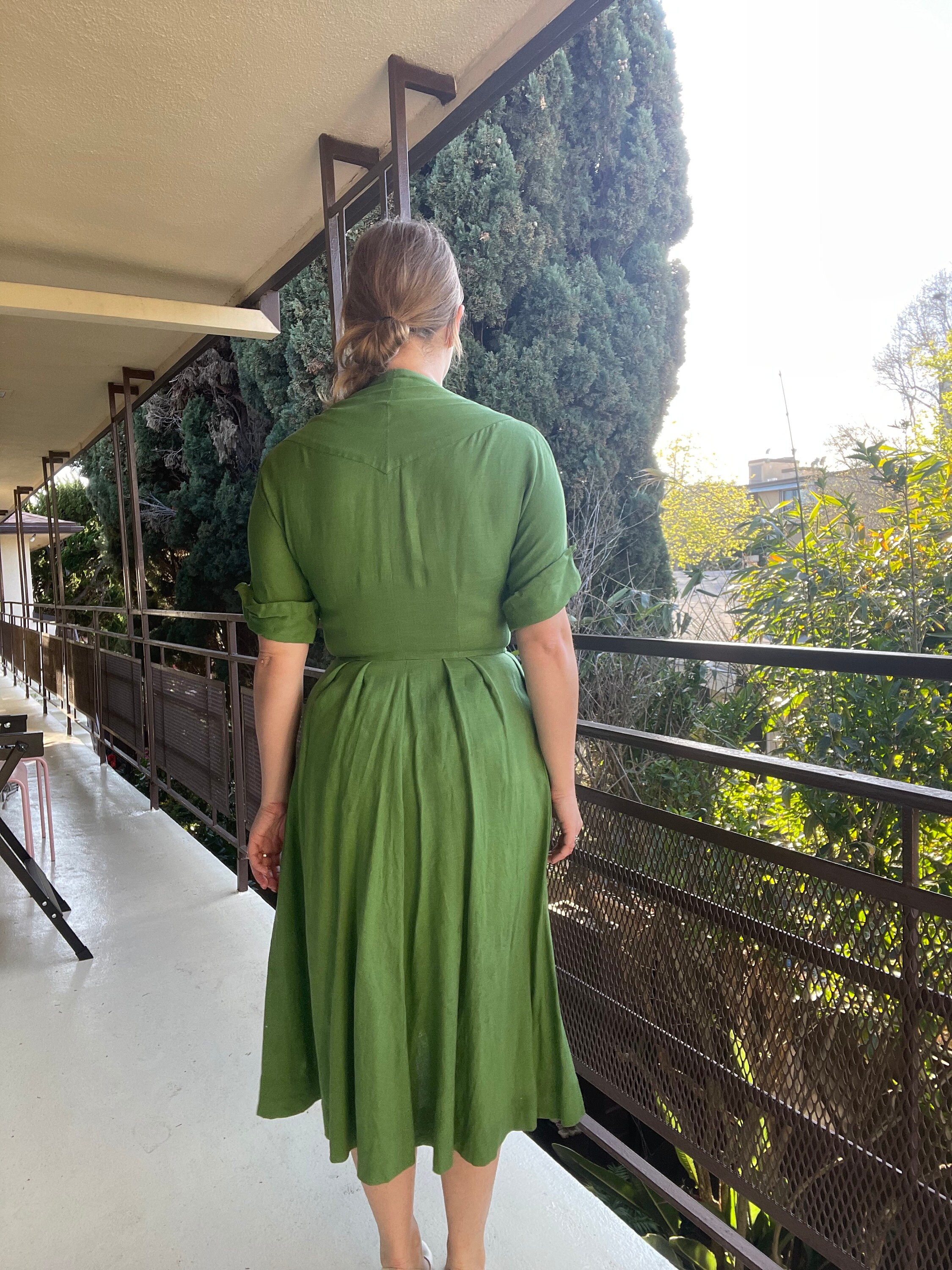 1940s Kelly Green Linen Day Dress With Button Front, Full Circle Skirt ...