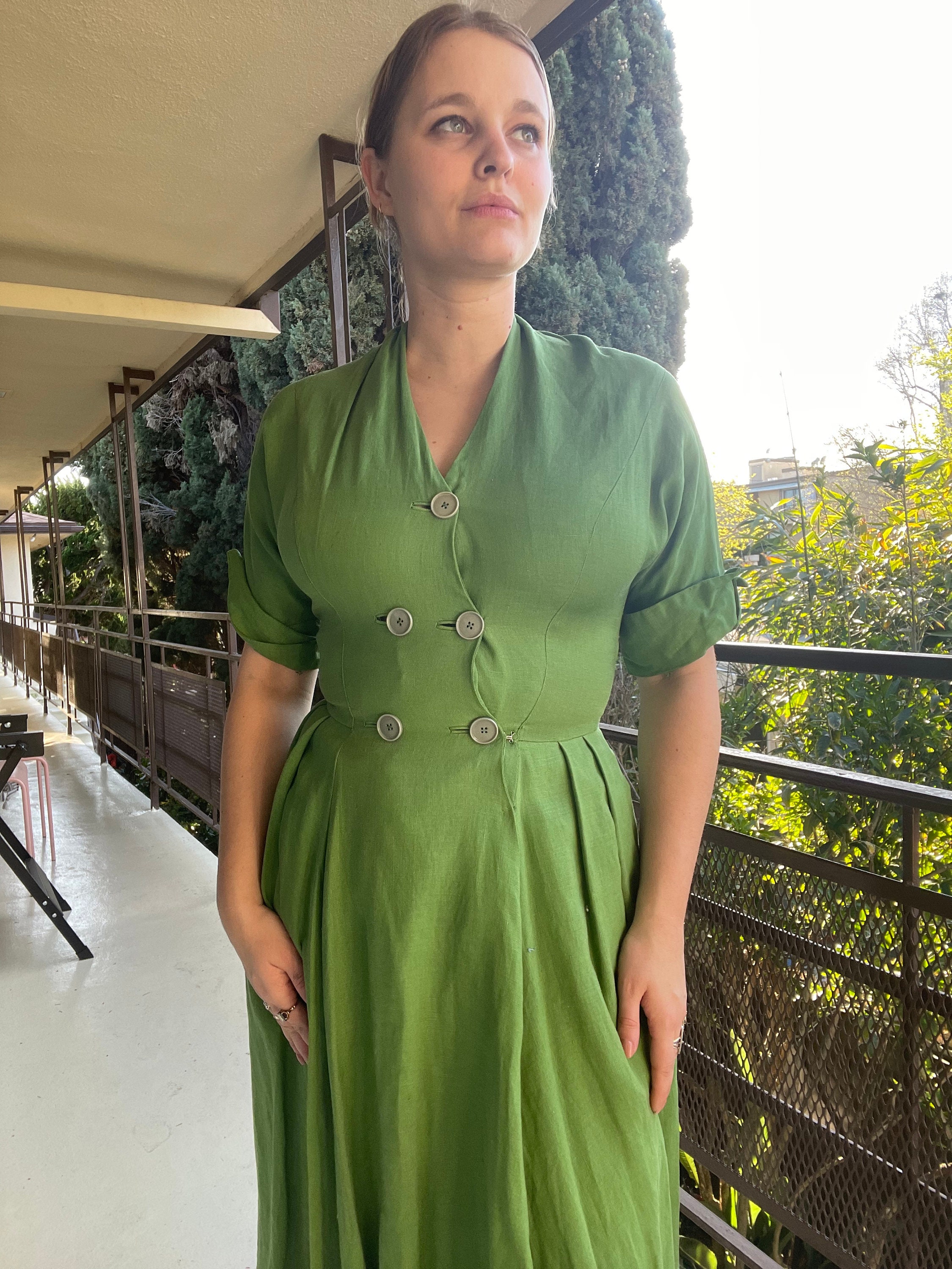 1940s Kelly Green Linen Day Dress With Button Front, Full Circle Skirt ...