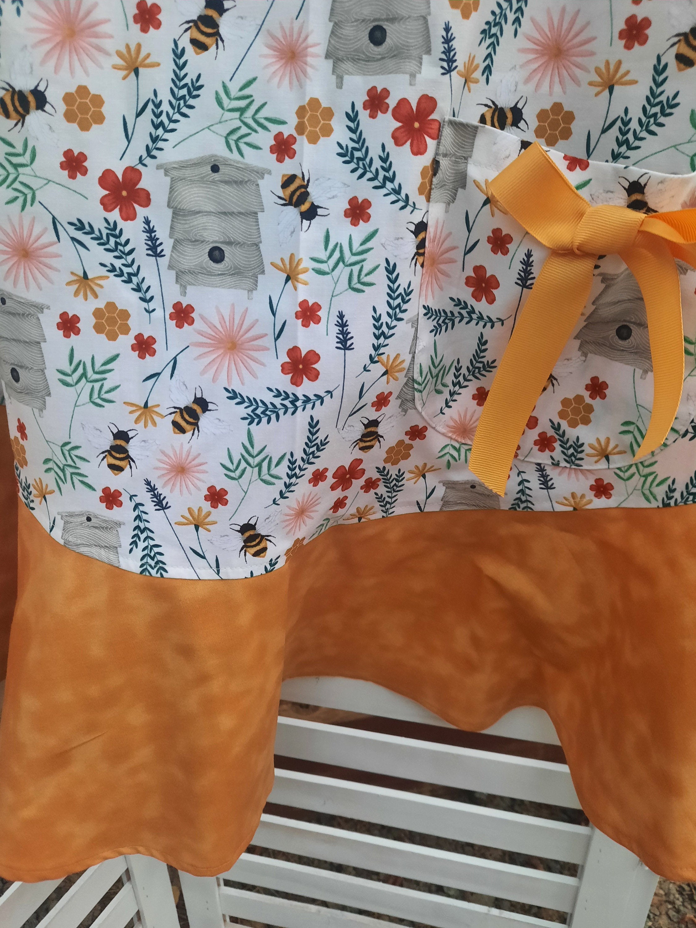 Adult Apron, Bee Apron, Bee Decor Apron, Kitchen Apron, Vintage Kitchen ...